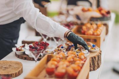 Traiteurs repas assis à Saint-Étienne (42000) - 1001 Traiteurs